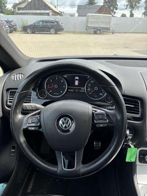 Brown Volkswagen Touareg 2013 in Taurage, with an engine capacity of 2.97 L and mileage of 256 thousand km for 11700 €, photo 20 on AUTOMOTO.COM.LV