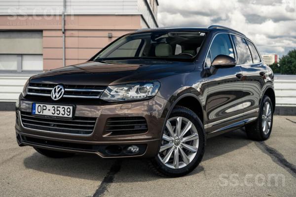 Brown Volkswagen Touareg 2014 in Riga, with an engine capacity of 3.00 L and mileage of 265 thousand km for 13990 €, photo 1 on AUTOMOTO.COM.LV
