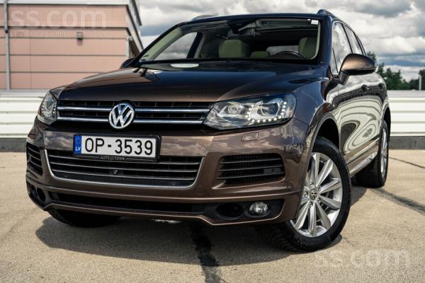 Brown Volkswagen Touareg 2014 in Riga, with an engine capacity of 3.00 L and mileage of 265 thousand km for 13990 €, photo 2 on AUTOMOTO.COM.LV