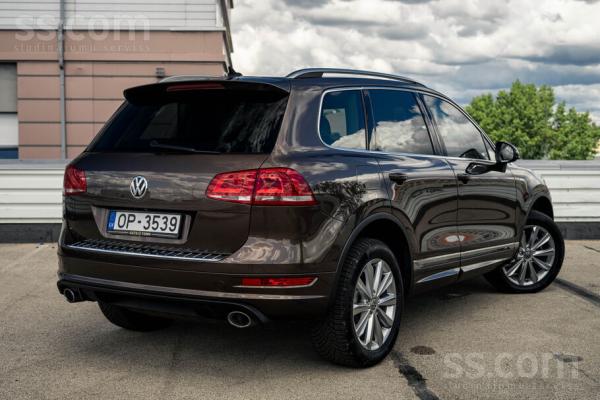 Brown Volkswagen Touareg 2014 in Riga, with an engine capacity of 3.00 L and mileage of 265 thousand km for 13990 €, photo 6 on AUTOMOTO.COM.LV