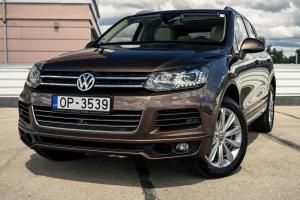 Brūns Volkswagen Touareg 2014 Rīga, ar dzinēja tilpumu 3.00 L un nobraukumu 265 tūkst. km par 13990 €, foto  vietnē AUTOMOTO.COM.LV
