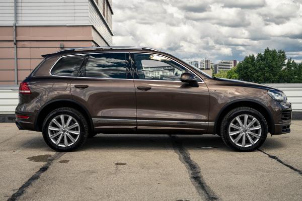 Brūns Volkswagen Touareg 2014 Rīga, ar dzinēja tilpumu 3.00 L un nobraukumu 265 tūkst. km par 13990 €, foto 7 vietnē AUTOMOTO.COM.LV