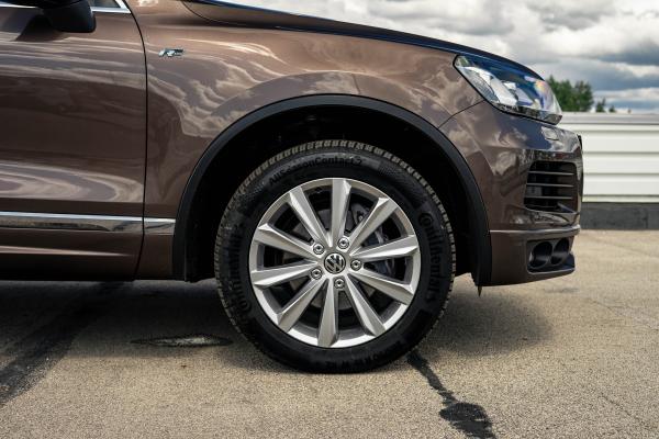 Brūns Volkswagen Touareg 2014 Rīga, ar dzinēja tilpumu 3.00 L un nobraukumu 265 tūkst. km par 13990 €, foto 8 vietnē AUTOMOTO.COM.LV