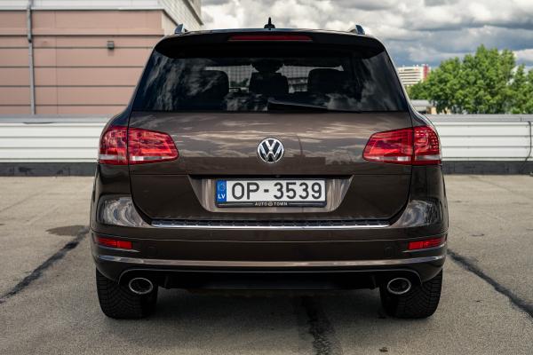 Brūns Volkswagen Touareg 2014 Rīga, ar dzinēja tilpumu 3.00 L un nobraukumu 265 tūkst. km par 13990 €, foto 9 vietnē AUTOMOTO.COM.LV