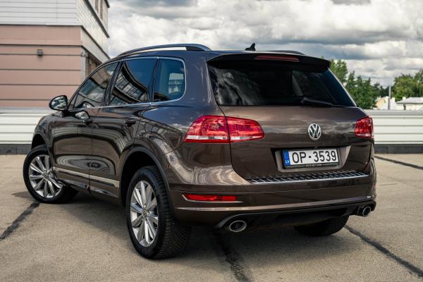 Brūns Volkswagen Touareg 2014 Rīga, ar dzinēja tilpumu 3.00 L un nobraukumu 265 tūkst. km par 13990 €, foto 10 vietnē AUTOMOTO.COM.LV