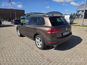 Brown Volkswagen Touareg 2014 in Valmiera, with an engine capacity of 3.00 L and mileage of 398 thousand km for 6750 €, photo 8 on AUTOMOTO.COM.LV