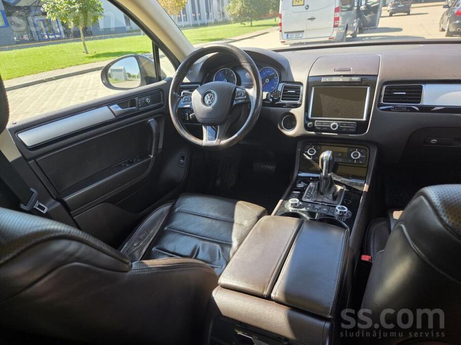 Brown Volkswagen Touareg 2014 in Valmiera, with an engine capacity of 3.00 L and mileage of 398 thousand km for 6750 €, photo 11 on AUTOMOTO.COM.LV