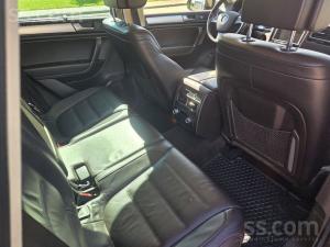 Brown Volkswagen Touareg 2014 in Valmiera, with an engine capacity of 3.00 L and mileage of 398 thousand km for 6750 €, photo 12 on AUTOMOTO.COM.LV