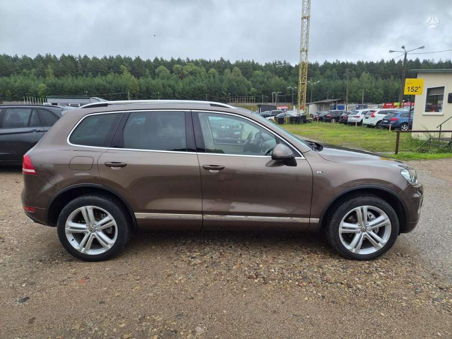 Brown Volkswagen Touareg 2014 in Vilnius, with an engine capacity of 2.97 L and mileage of 290 thousand km for 12900 €, photo 6 on AUTOMOTO.COM.LV
