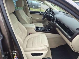 Brown Volkswagen Touareg 2014 in Vilnius, with an engine capacity of 2.97 L and mileage of 290 thousand km for 12900 €, photo 8 on AUTOMOTO.COM.LV