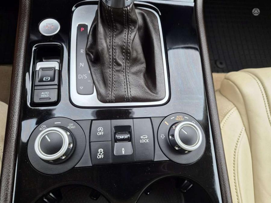 Brown Volkswagen Touareg 2014 in Vilnius, with an engine capacity of 2.97 L and mileage of 290 thousand km for 12900 €, photo 19 on AUTOMOTO.COM.LV