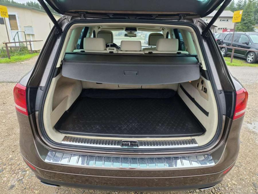 Brown Volkswagen Touareg 2014 in Vilnius, with an engine capacity of 2.97 L and mileage of 290 thousand km for 12900 €, photo 25 on AUTOMOTO.COM.LV
