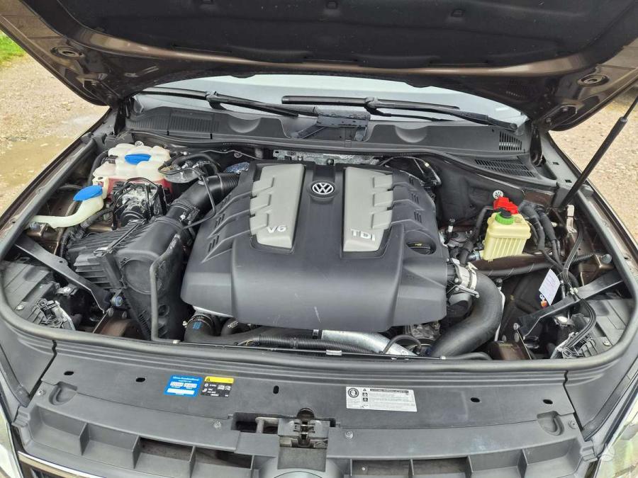 Brown Volkswagen Touareg 2014 in Vilnius, with an engine capacity of 2.97 L and mileage of 290 thousand km for 12900 €, photo 26 on AUTOMOTO.COM.LV