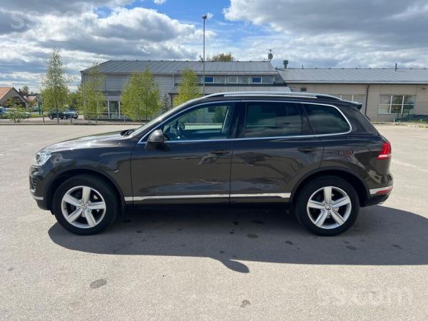 Brūns Volkswagen Touareg 2015 Tukums, ar dzinēja tilpumu 3.00 L un nobraukumu 172 tūkst. km par 18800 €, foto 3 vietnē AUTOMOTO.COM.LV