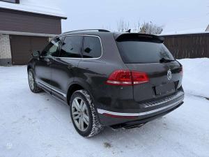 Brown Volkswagen Touareg 2015 in Kaunas, with an engine capacity of 2.97 L and mileage of 169 thousand km for 17700 €, photo 2 on AUTOMOTO.COM.LV