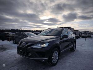 Brown Volkswagen Touareg 2015 in Vilnius, with an engine capacity of 3.00 L and mileage of 244 thousand km for 15450 €, photo 3 on AUTOMOTO.COM.LV