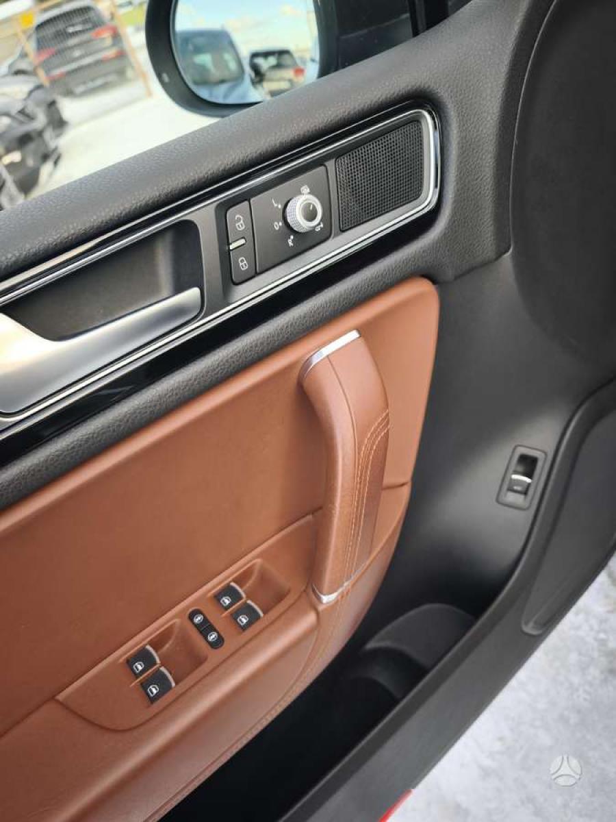 Brown Volkswagen Touareg 2015 in Vilnius, with an engine capacity of 3.00 L and mileage of 244 thousand km for 15450 €, photo 20 on AUTOMOTO.COM.LV