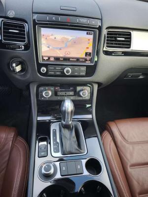 Brown Volkswagen Touareg 2015 in Vilnius, with an engine capacity of 3.00 L and mileage of 244 thousand km for 15450 €, photo 24 on AUTOMOTO.COM.LV