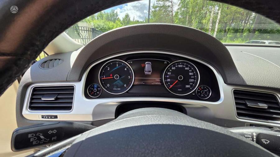Brown Volkswagen Touareg 2015 in Vilnius, with an engine capacity of 2.97 L and mileage of 171 thousand km for 17000 €, photo 13 on AUTOMOTO.COM.LV