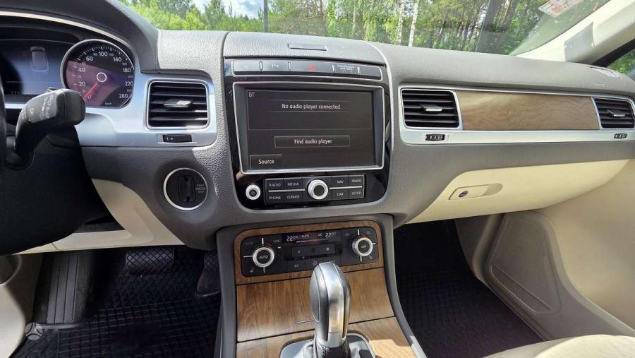 Brown Volkswagen Touareg 2015 in Vilnius, with an engine capacity of 2.97 L and mileage of 171 thousand km for 17000 €, photo 14 on AUTOMOTO.COM.LV
