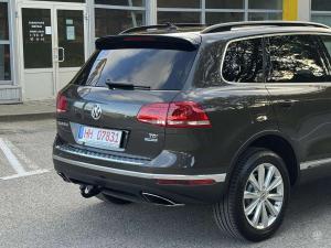 Brown Volkswagen Touareg 2015 in Jonava, with an engine capacity of 3.00 L and mileage of 275 thousand km for 15999 €, photo 11 on AUTOMOTO.COM.LV