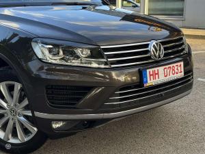 Brown Volkswagen Touareg 2015 in Jonava, with an engine capacity of 3.00 L and mileage of 275 thousand km for 15999 €, photo 17 on AUTOMOTO.COM.LV