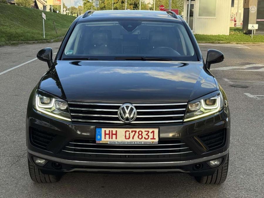 Brown Volkswagen Touareg 2015 in Jonava, with an engine capacity of 3.00 L and mileage of 275 thousand km for 15999 €, photo 19 on AUTOMOTO.COM.LV