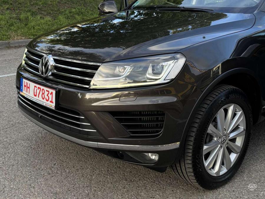 Brown Volkswagen Touareg 2015 in Jonava, with an engine capacity of 3.00 L and mileage of 275 thousand km for 15999 €, photo 22 on AUTOMOTO.COM.LV