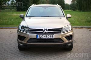 Brown Volkswagen Touareg 2016 in Riga, with an engine capacity of 3.00 L and mileage of 309 thousand km for 12790 €, photo 2 on AUTOMOTO.COM.LV