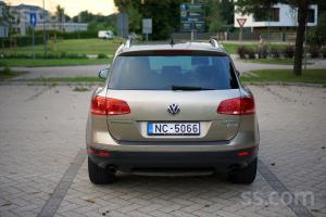 Brown Volkswagen Touareg 2016 in Riga, with an engine capacity of 3.00 L and mileage of 309 thousand km for 12790 €, photo 5 on AUTOMOTO.COM.LV