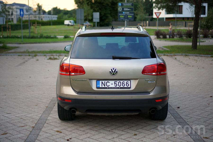 Brown Volkswagen Touareg 2016 in Riga, with an engine capacity of 3.00 L and mileage of 309 thousand km for 12790 €, photo 5 on AUTOMOTO.COM.LV