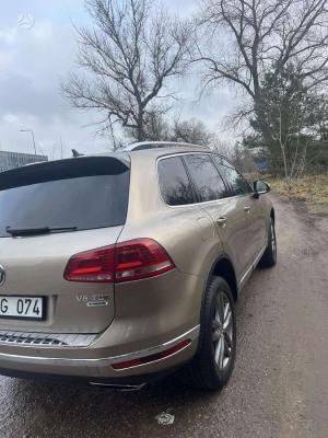 Brūns Volkswagen Touareg 2016 Viļņa, ar dzinēja tilpumu 3.00 L un nobraukumu 206 tūkst. km par 16700 €, foto 12 vietnē AUTOMOTO.COM.LV