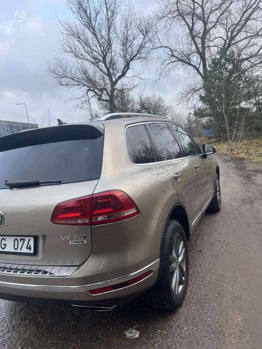 Brūns Volkswagen Touareg 2016 Viļņa, ar dzinēja tilpumu 3.00 L un nobraukumu 206 tūkst. km par 16700 €, foto 12 vietnē AUTOMOTO.COM.LV