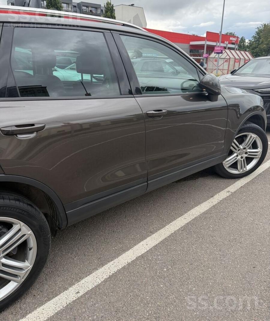Brūns Volkswagen Touareg 2016 Rīga, ar dzinēja tilpumu 3.00 L un nobraukumu 266 tūkst. km par 14500 €, foto 4 vietnē AUTOMOTO.COM.LV