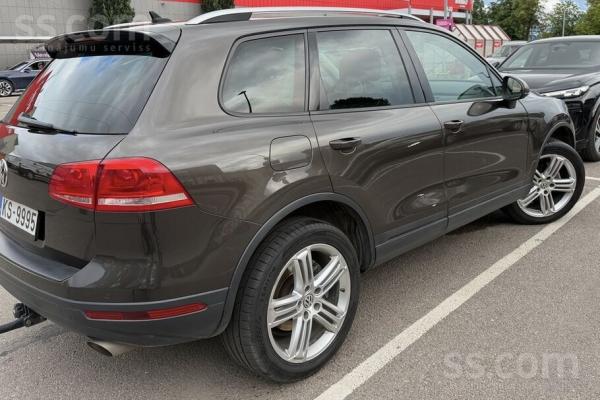Brūns Volkswagen Touareg 2016 Rīga, ar dzinēja tilpumu 3.00 L un nobraukumu 266 tūkst. km par 14500 €, foto 10 vietnē AUTOMOTO.COM.LV