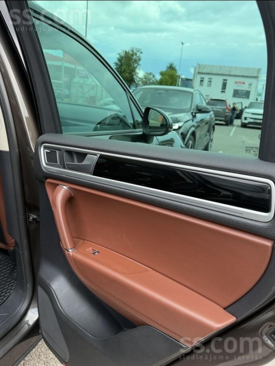 Brūns Volkswagen Touareg 2016 Rīga, ar dzinēja tilpumu 3.00 L un nobraukumu 266 tūkst. km par 14500 €, foto 13 vietnē AUTOMOTO.COM.LV