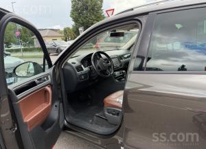 Brūns Volkswagen Touareg 2016 Rīga, ar dzinēja tilpumu 3.00 L un nobraukumu 266 tūkst. km par 14500 €, foto 14 vietnē AUTOMOTO.COM.LV