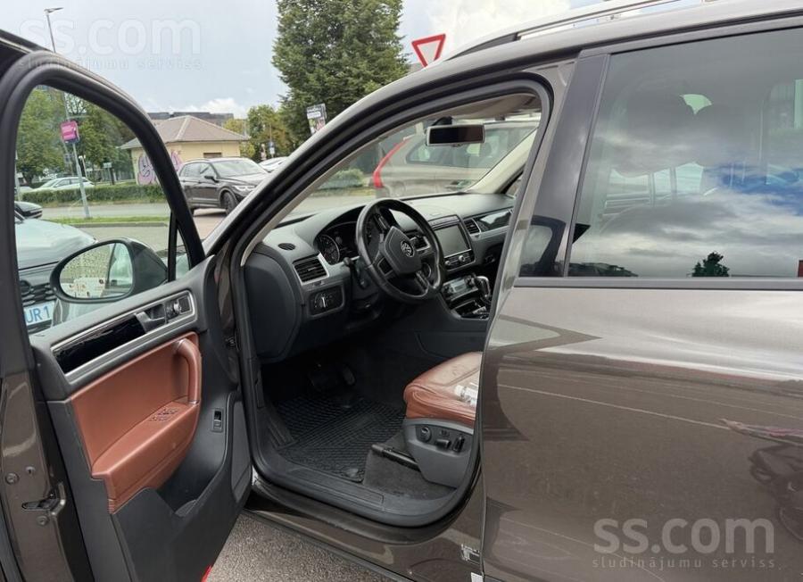 Brūns Volkswagen Touareg 2016 Rīga, ar dzinēja tilpumu 3.00 L un nobraukumu 266 tūkst. km par 14500 €, foto 14 vietnē AUTOMOTO.COM.LV