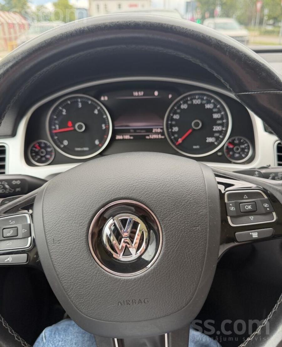 Brūns Volkswagen Touareg 2016 Rīga, ar dzinēja tilpumu 3.00 L un nobraukumu 266 tūkst. km par 14500 €, foto 20 vietnē AUTOMOTO.COM.LV