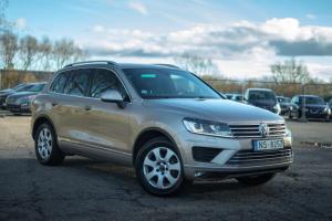 Brown Volkswagen Touareg 2017 in Riga, with an engine capacity of 3.00 L and mileage of 335 thousand km for 17500 €, photo 11 on AUTOMOTO.COM.LV