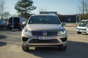 Brown Volkswagen Touareg 2017 in Riga, with an engine capacity of 3.00 L and mileage of 335 thousand km for 17500 €, photo 12 on AUTOMOTO.COM.LV