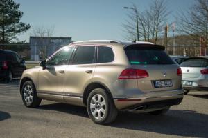 Brown Volkswagen Touareg 2017 in Riga, with an engine capacity of 3.00 L and mileage of 335 thousand km for 17500 €, photo 15 on AUTOMOTO.COM.LV