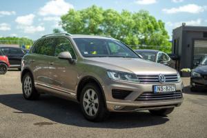 Brown Volkswagen Touareg 2017 in Riga, with an engine capacity of 3.00 L and mileage of 335 thousand km for 17500 €, photo 20 on AUTOMOTO.COM.LV