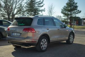 Brown Volkswagen Touareg 2017 in Riga, with an engine capacity of 3.00 L and mileage of 335 thousand km for 17500 €, photo 22 on AUTOMOTO.COM.LV