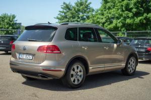Brown Volkswagen Touareg 2017 in Riga, with an engine capacity of 3.00 L and mileage of 335 thousand km for 17500 €, photo 24 on AUTOMOTO.COM.LV