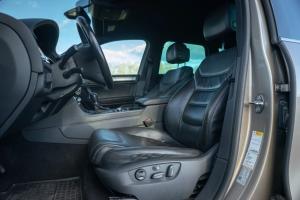 Brown Volkswagen Touareg 2017 in Riga, with an engine capacity of 3.00 L and mileage of 335 thousand km for 17500 €, photo 62 on AUTOMOTO.COM.LV