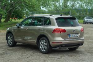 Brown Volkswagen Touareg 2017 in Riga, with an engine capacity of 3.00 L and mileage of 335 thousand km for 17500 €, photo 68 on AUTOMOTO.COM.LV