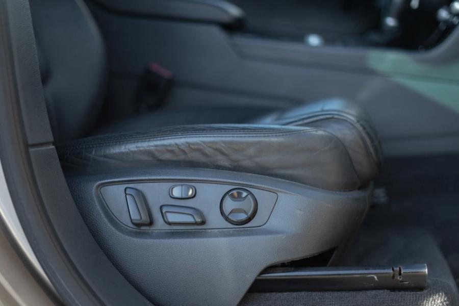 Brown Volkswagen Touareg 2017 in Riga, with an engine capacity of 3.00 L and mileage of 335 thousand km for 17500 €, photo 70 on AUTOMOTO.COM.LV