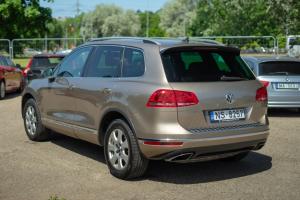 Brown Volkswagen Touareg 2017 in Riga, with an engine capacity of 3.00 L and mileage of 335 thousand km for 17500 €, photo 78 on AUTOMOTO.COM.LV
