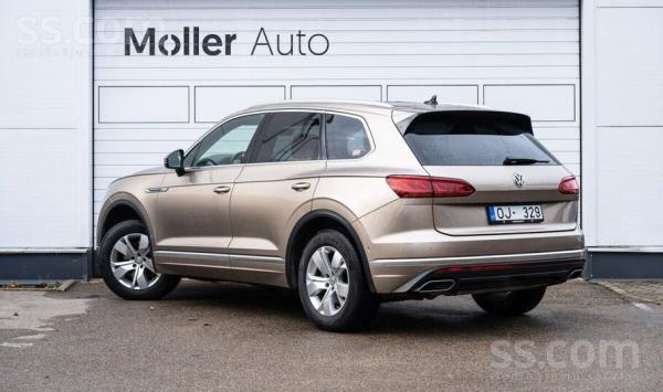 Brown Volkswagen Touareg 2018 in Riga, with an engine capacity of 3.00 L and mileage of 194 thousand km for 33950 €, photo 4 on AUTOMOTO.COM.LV